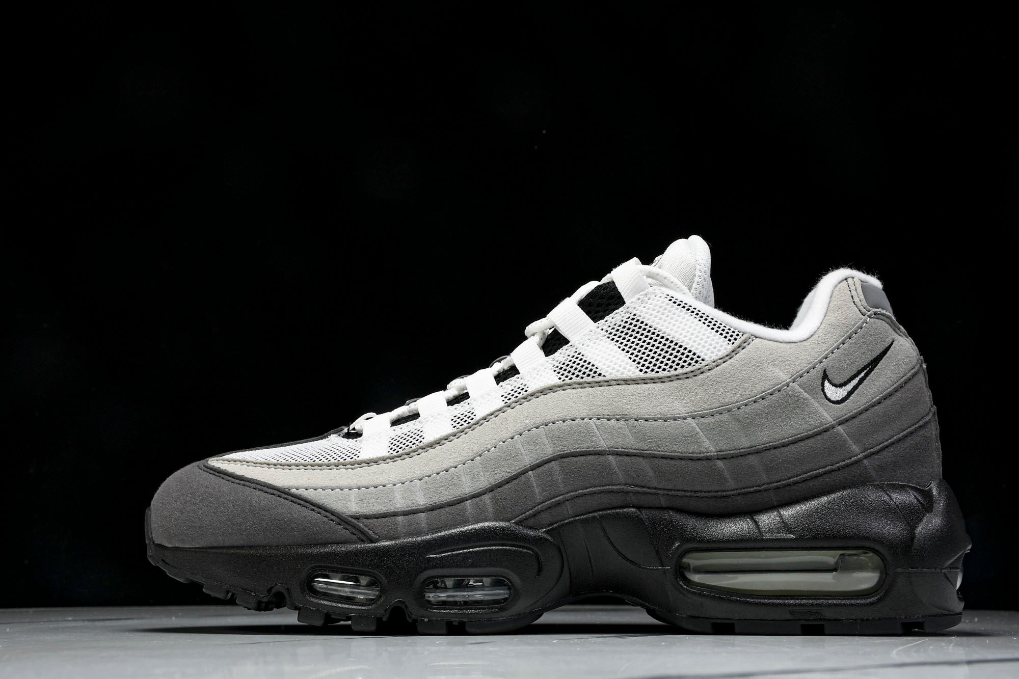 AM95 OG 'Black Anthracite' – Drip Locker UK